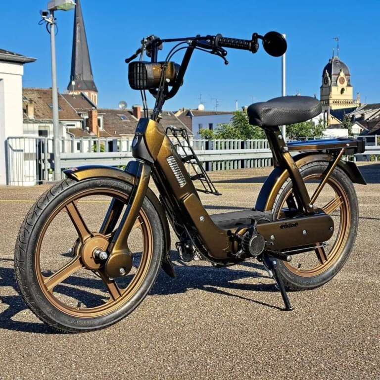 Vespa Ciao: The Vintage Moped that Never Goes Out of Style
